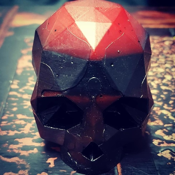 Calavera geométrica de resina maciza - CALAVERAS