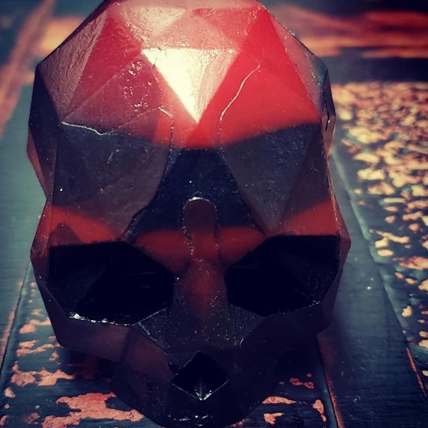 Calavera geométrica de resina maciza - CALAVERAS