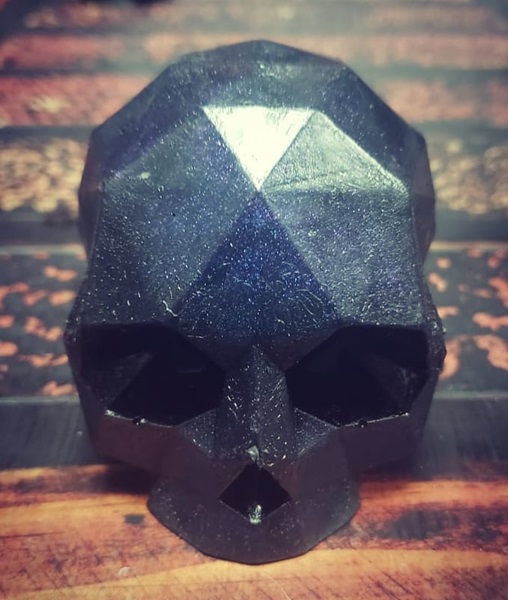 Calavera geométrica de resina maciza translucida - CALAVERAS